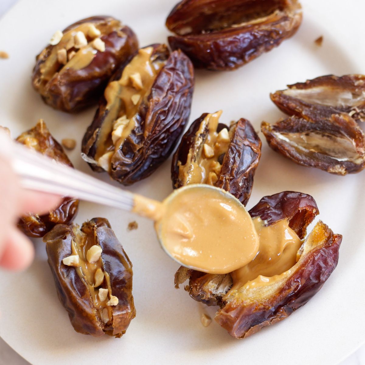 Snickers Dates | Donut follow the Crowd